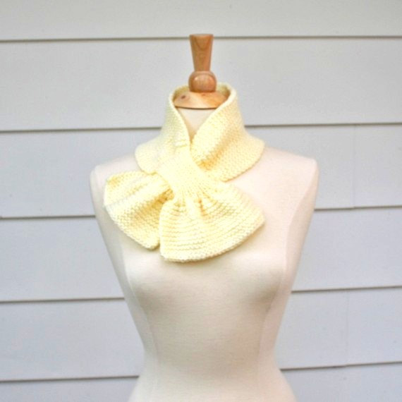 Knit Scarf - Scarflette - Keyhole Scarf Cream White Warm Winter on Luulla
